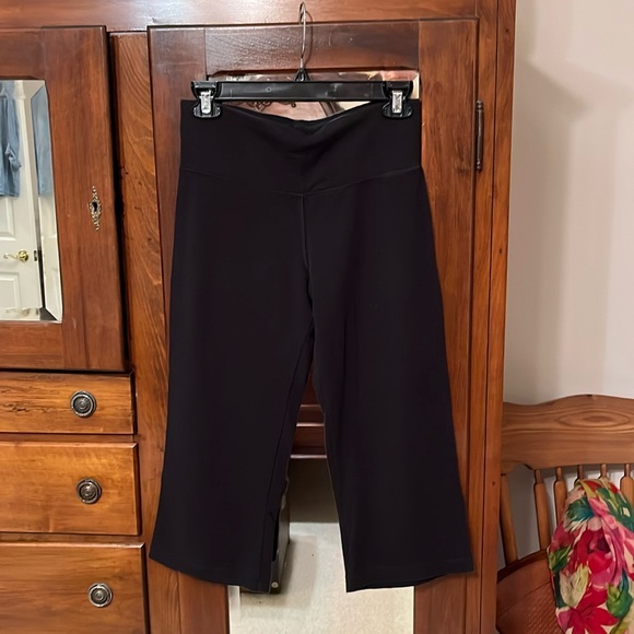 Danskin Now | Pants & Jumpsuits | Activewear Capri Pants | Poshmark